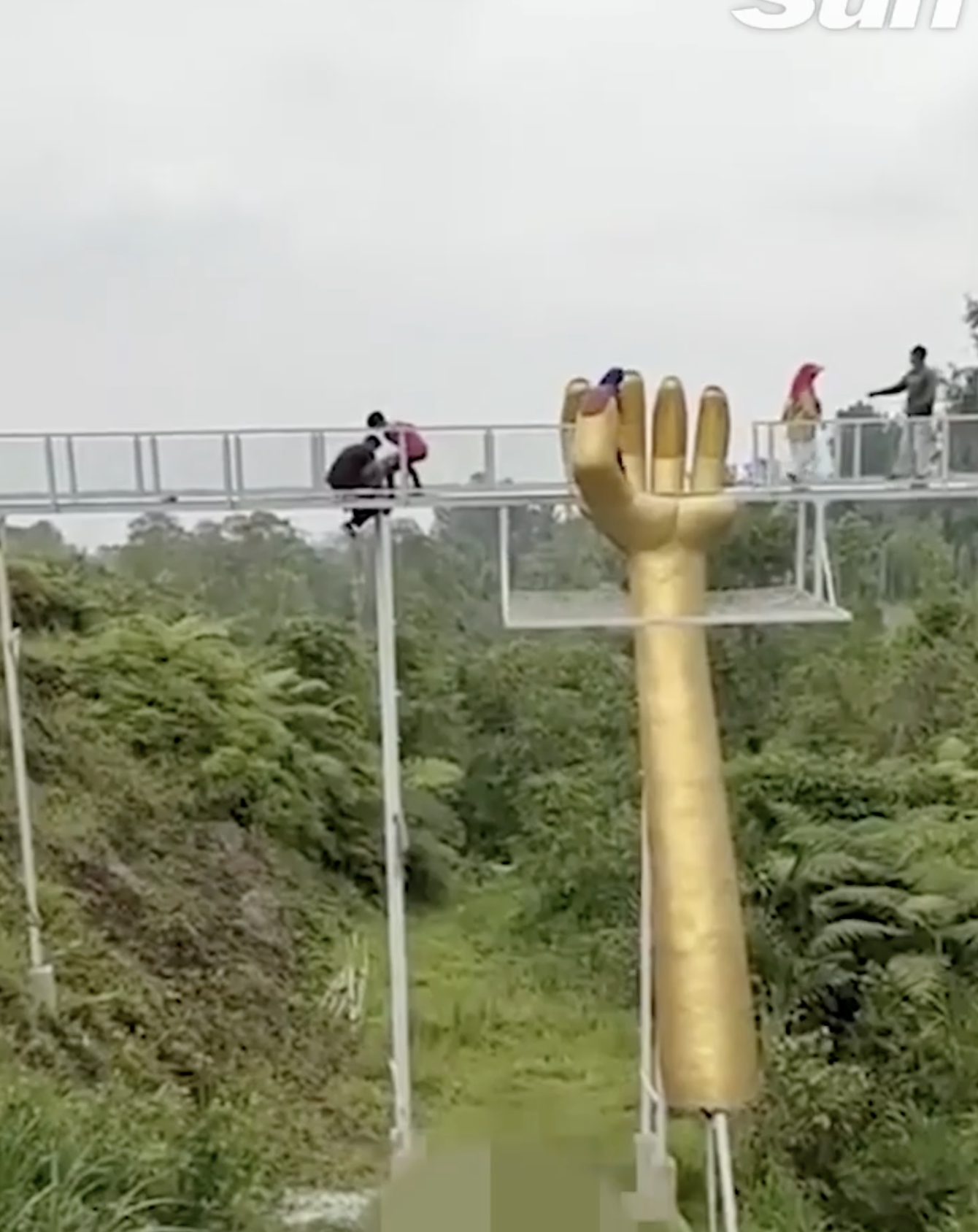 Tourist dies in Indonesia - he fell 30 feet from the glass bridge